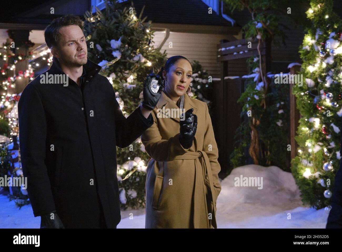 THE SANTA STAKEOUT, from left: Paul Campbell, Tamera Mowry-Housley ...