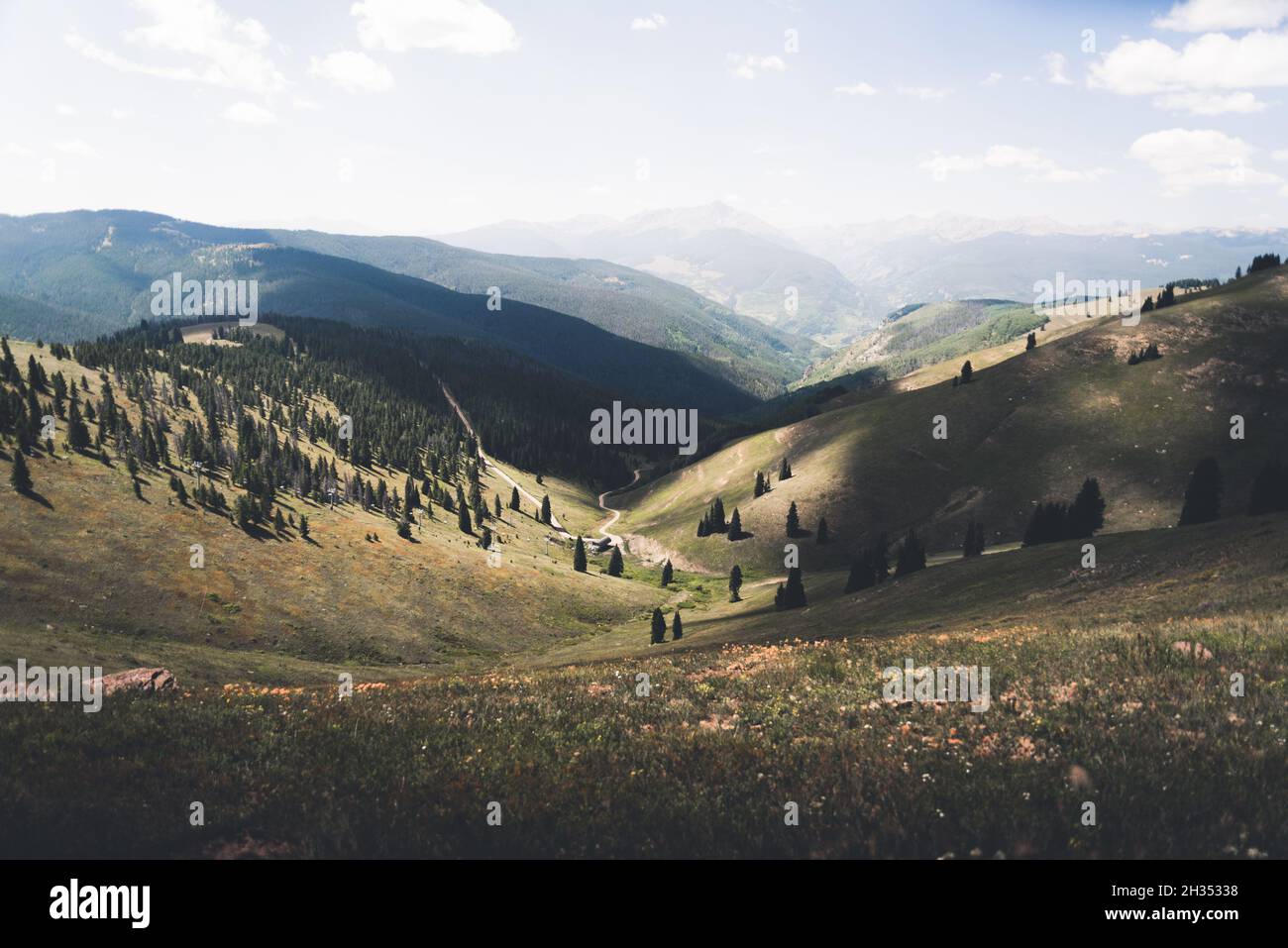 Vail mountain resorts ski hi-res stock photography and images - Alamy