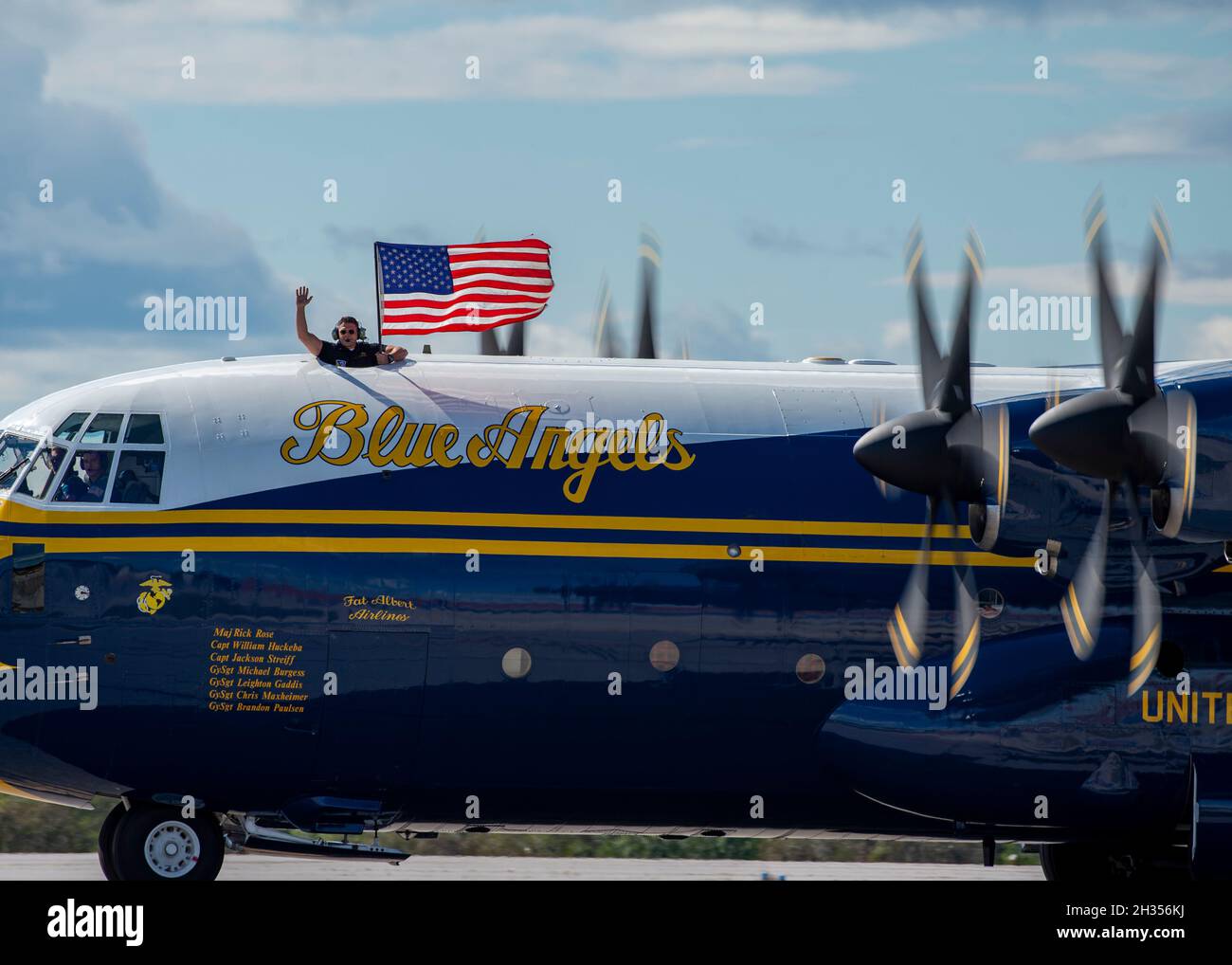 (U.S. Navy photo by Mass Communication Specialist 1st Class Bobby ...