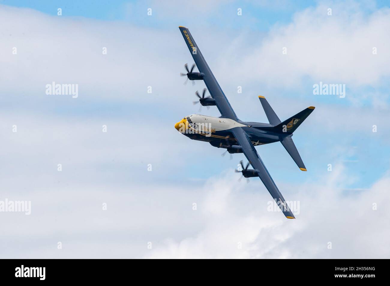 (U.S. Navy photo by Mass Communication Specialist 1st Class Bobby ...