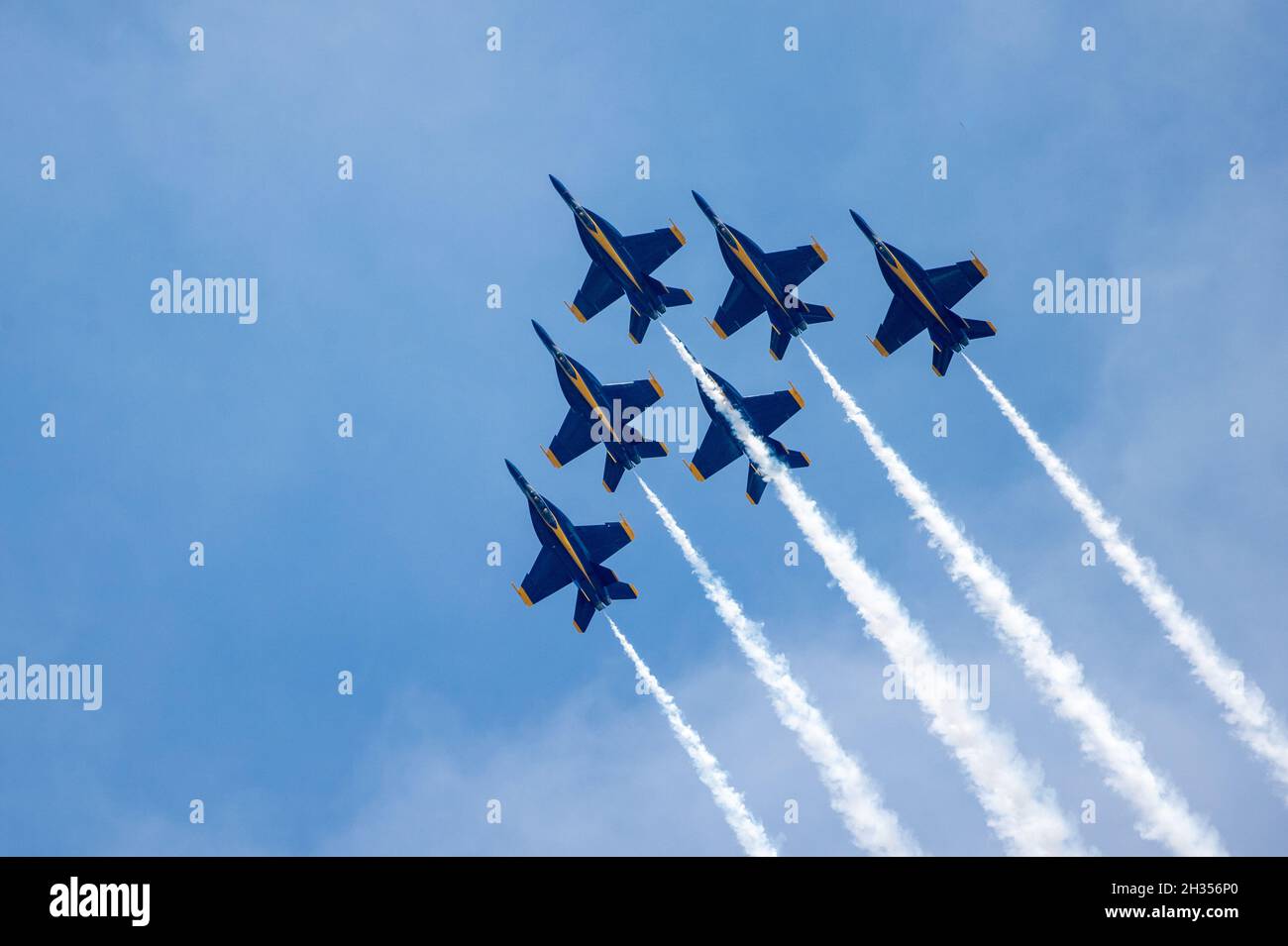 (U.S. Navy photo by Mass Communication Specialist 1st Class Bobby ...