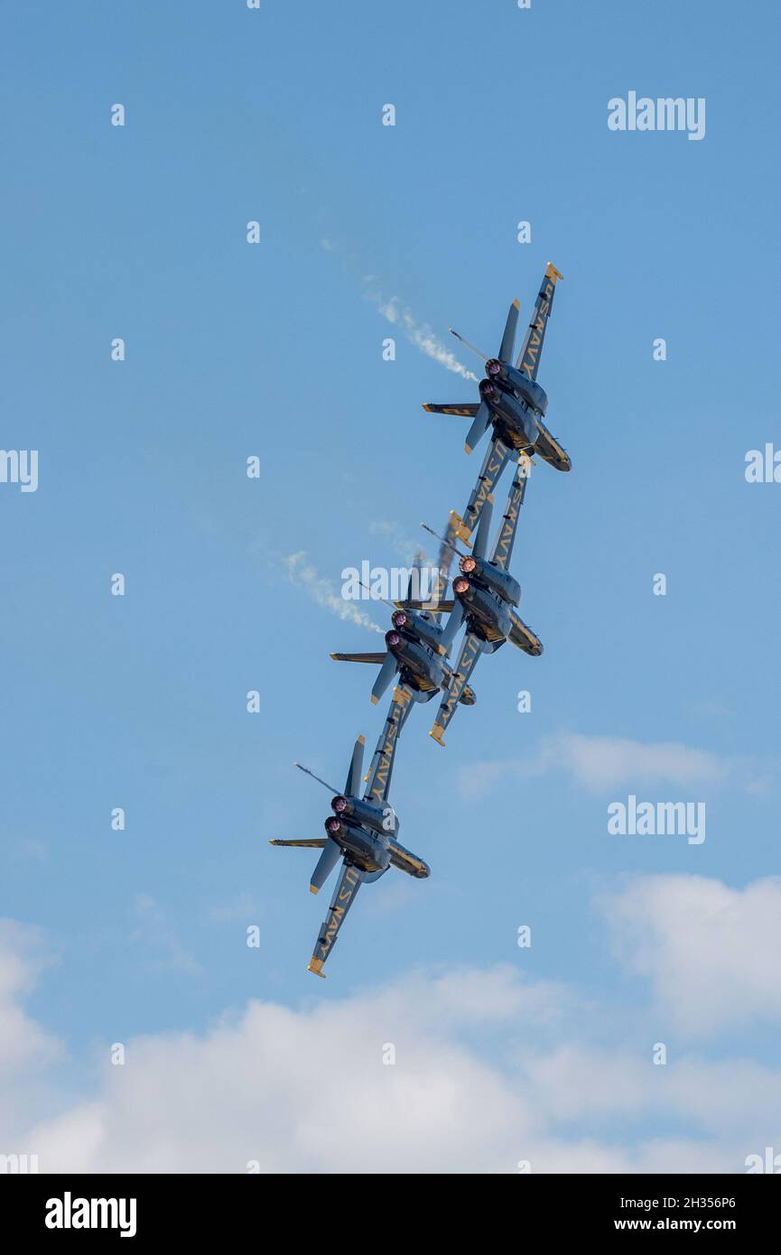 (U.S. Navy photo by Mass Communication Specialist 1st Class Bobby ...