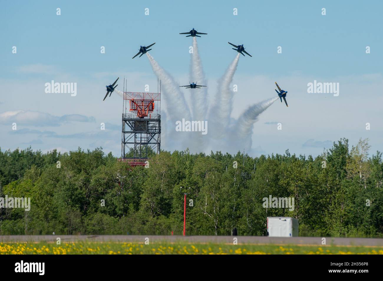(U.S. Navy photo by Mass Communication Specialist 1st Class Bobby ...