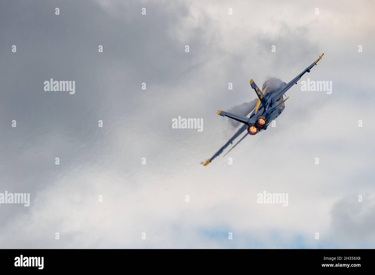 (U.S. Navy photo by Mass Communication Specialist 1st Class Bobby ...