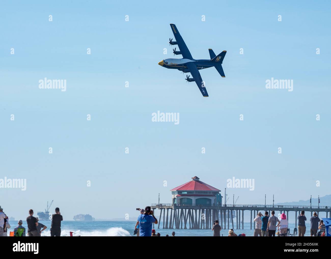 (U.S. Navy photo by Mass Communication Specialist 1st Class Bobby ...