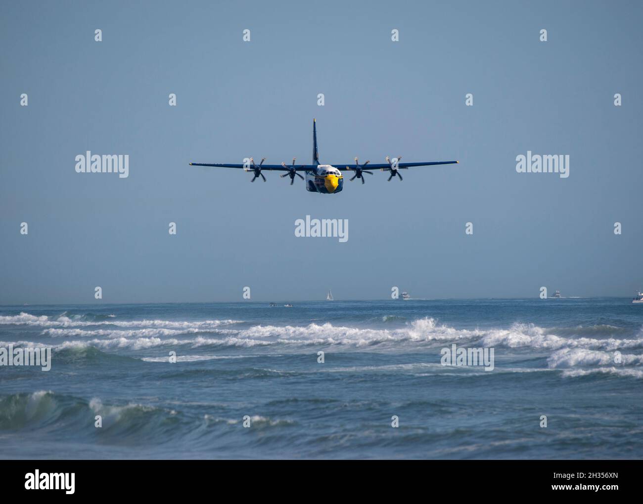 (U.S. Navy photo by Mass Communication Specialist 1st Class Bobby ...