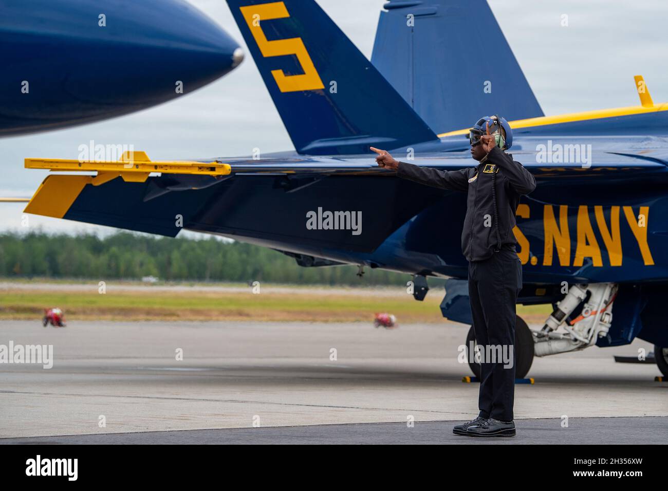 (U.S. Navy photo by Mass Communication Specialist 1st Class Bobby ...