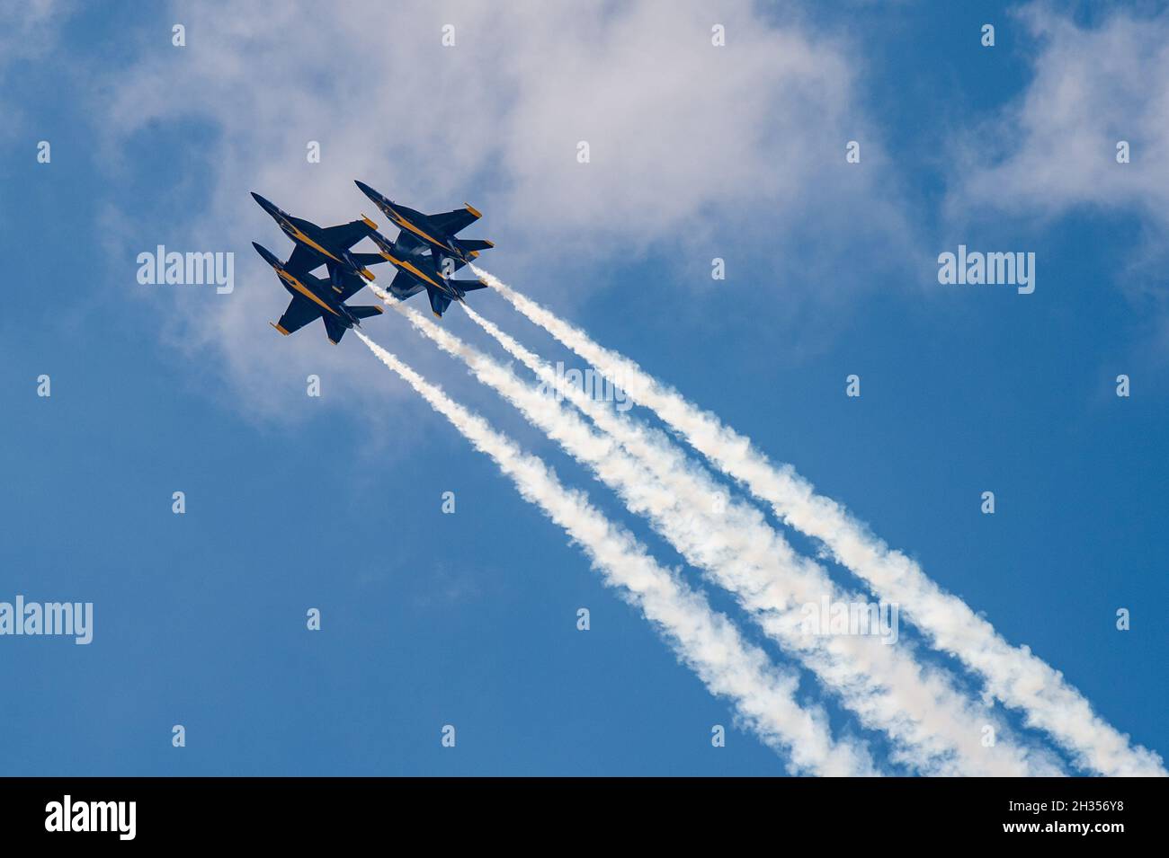 (U.S. Navy photo by Mass Communication Specialist 1st Class Bobby ...