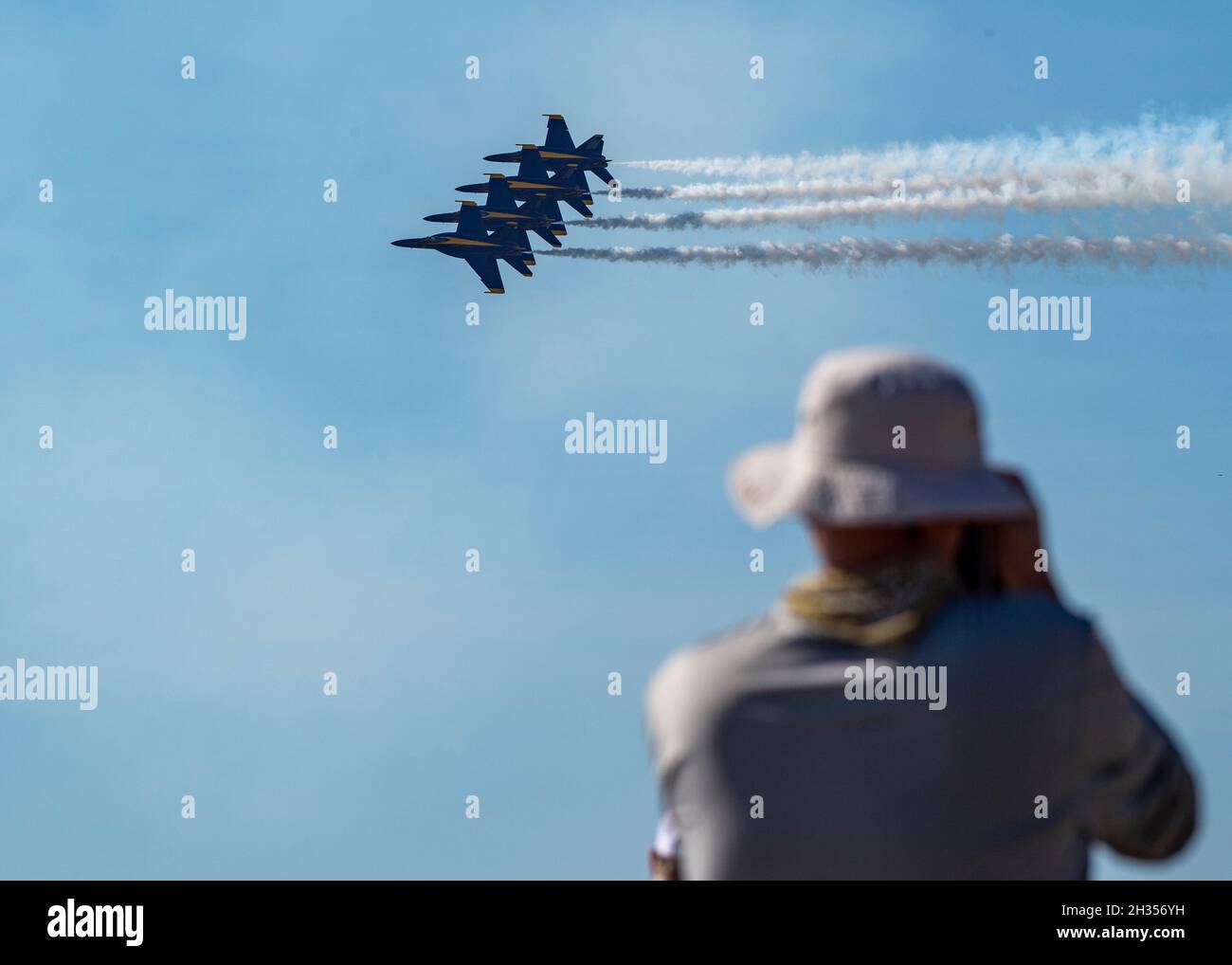 (U.S. Navy photo by Mass Communication Specialist 1st Class Bobby ...