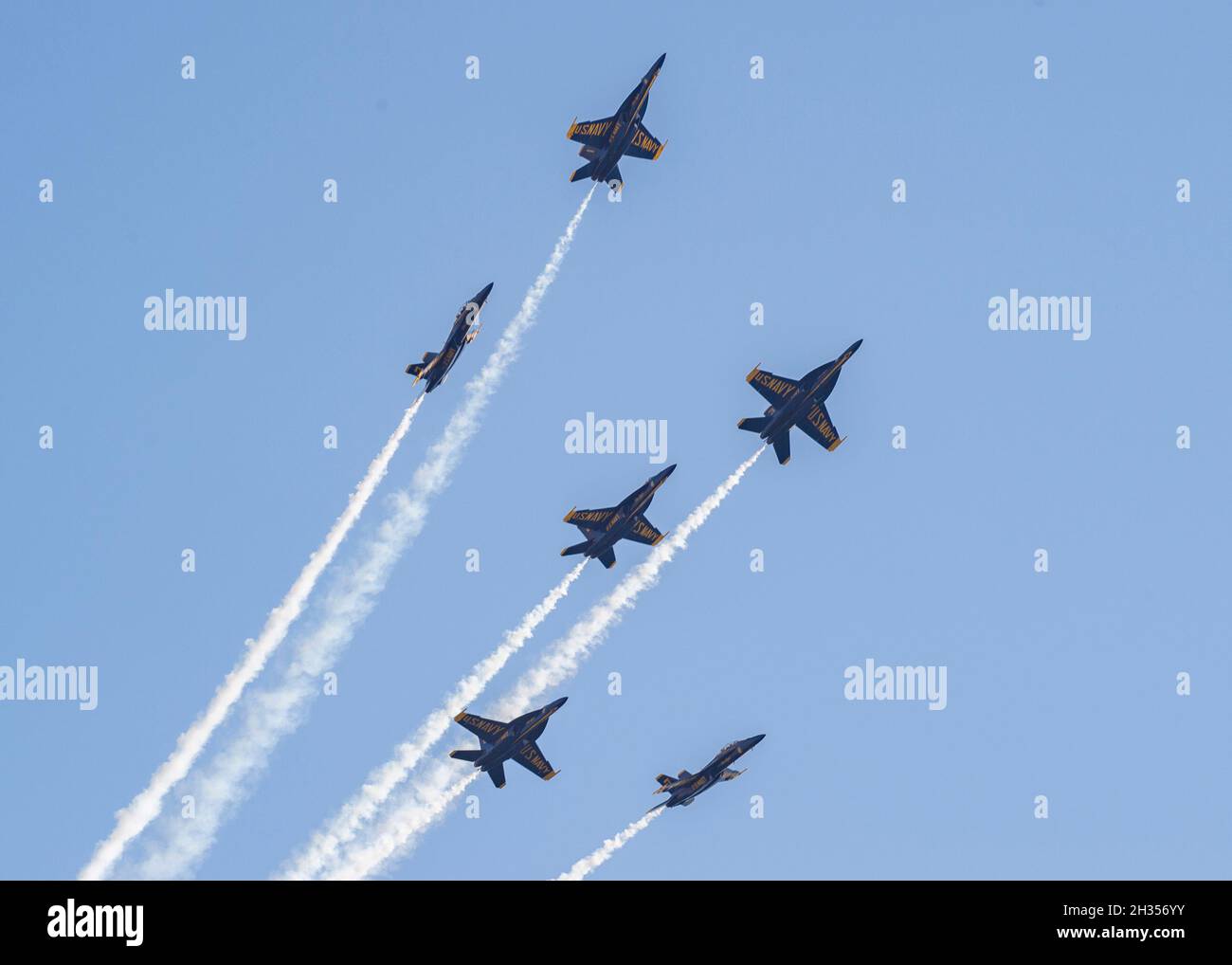 (U.S. Navy photo by Mass Communication Specialist 1st Class Bobby ...