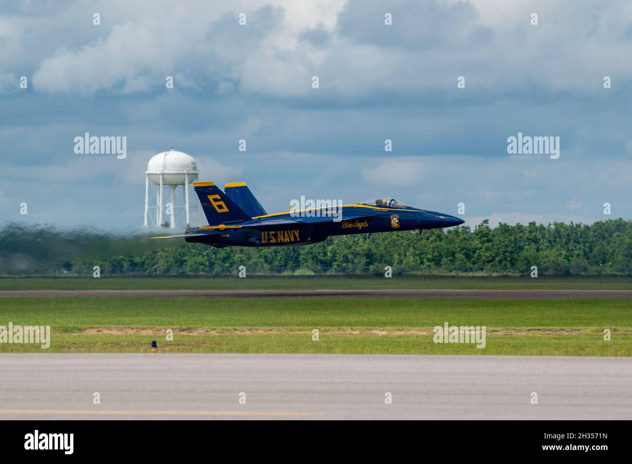 (U.S. Navy photo by Mass Communication Specialist 1st Class Bobby ...