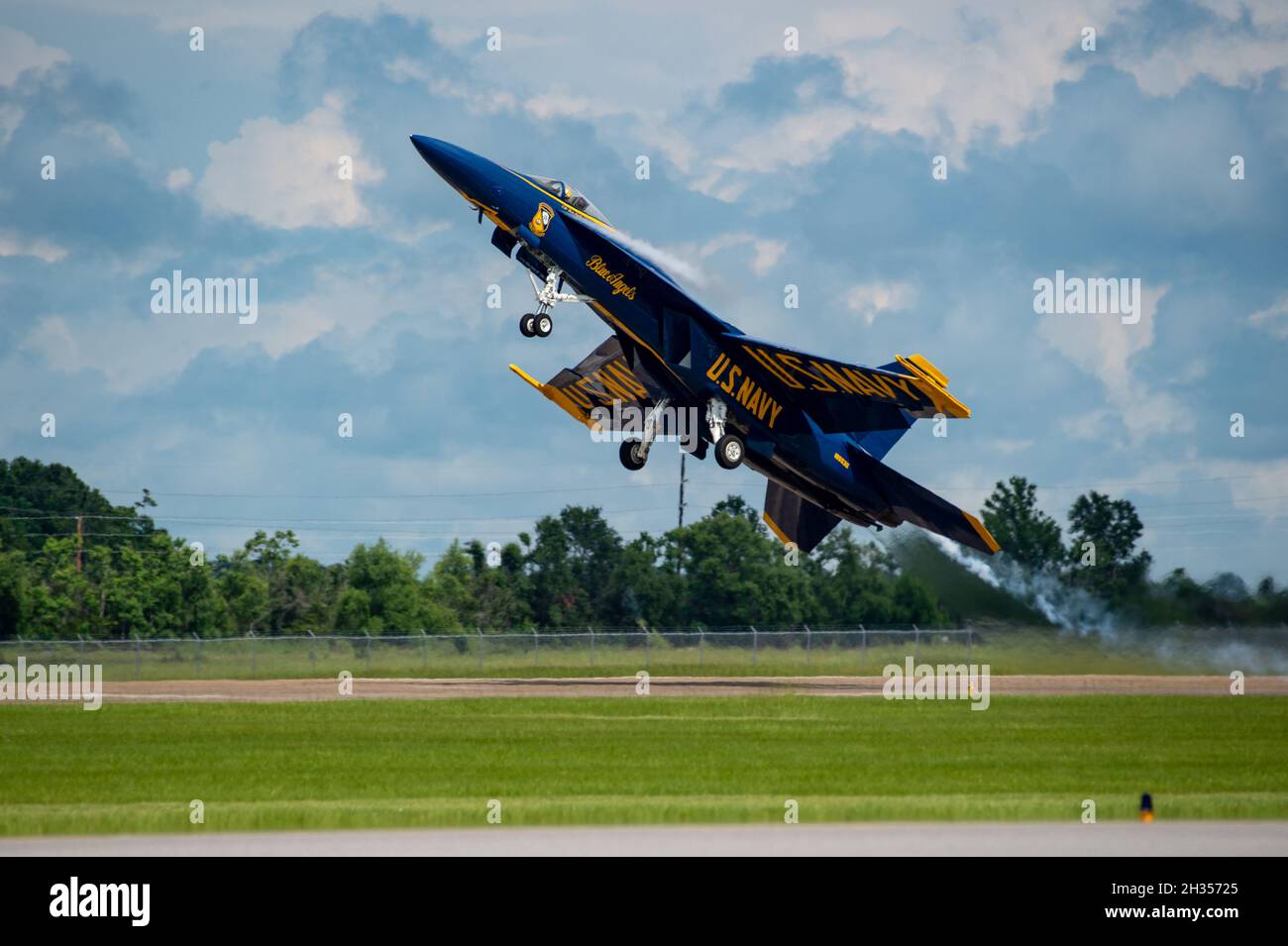(U.S. Navy photo by Mass Communication Specialist 1st Class Bobby ...