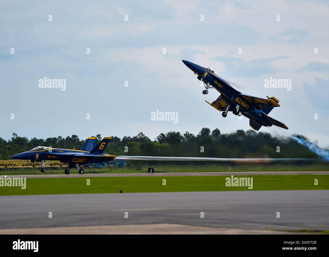 (U.S. Navy photo by Mass Communication Specialist 1st Class Bobby ...