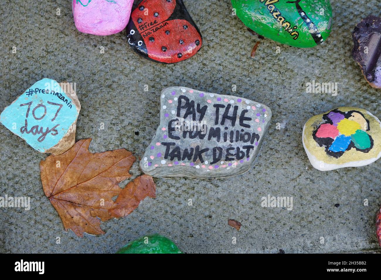 Painted pebbles hi-res stock photography and images - Alamy