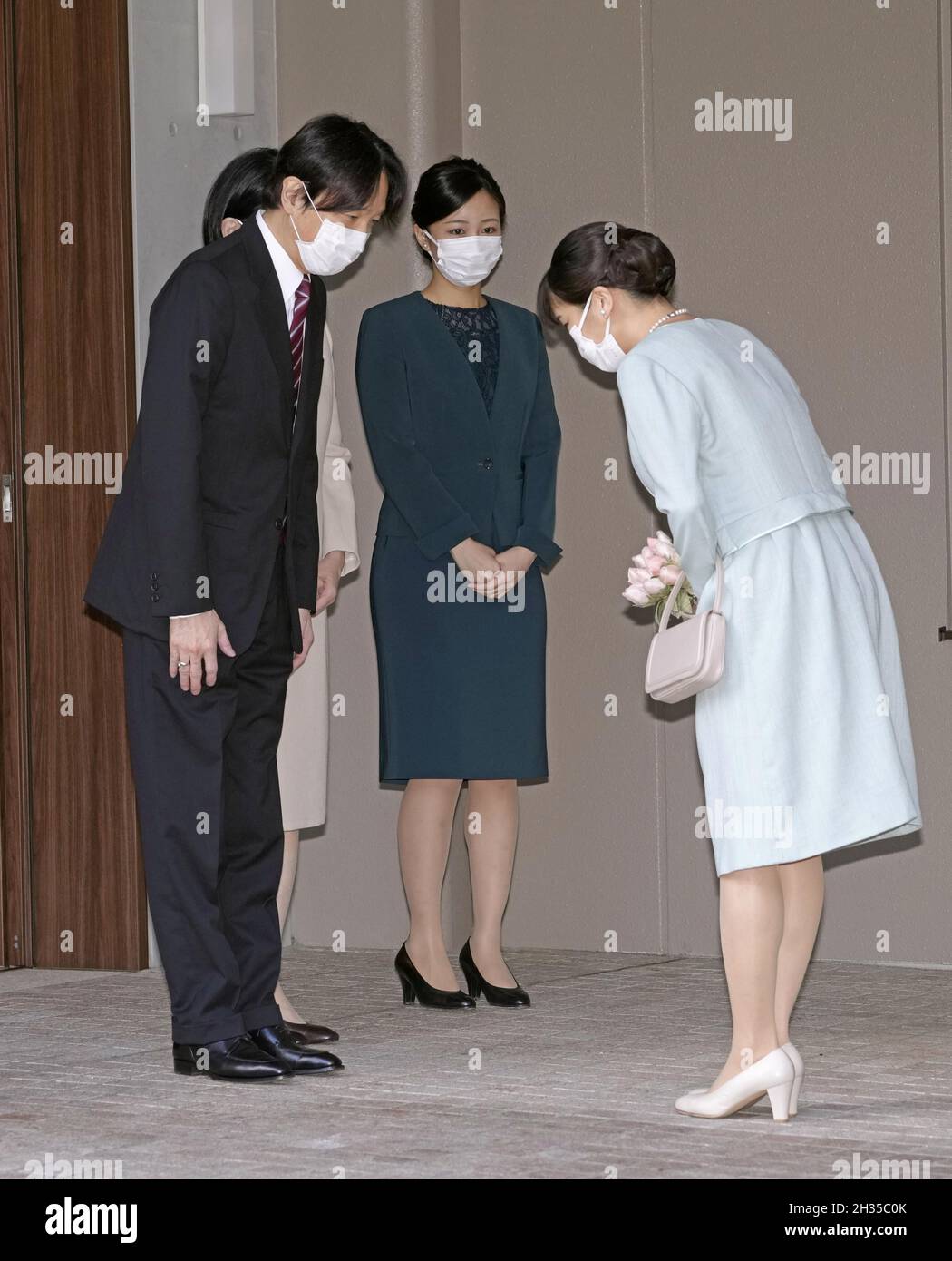 Japanese Princess Mako (R) leaves her family's residence in the Akasaka ...