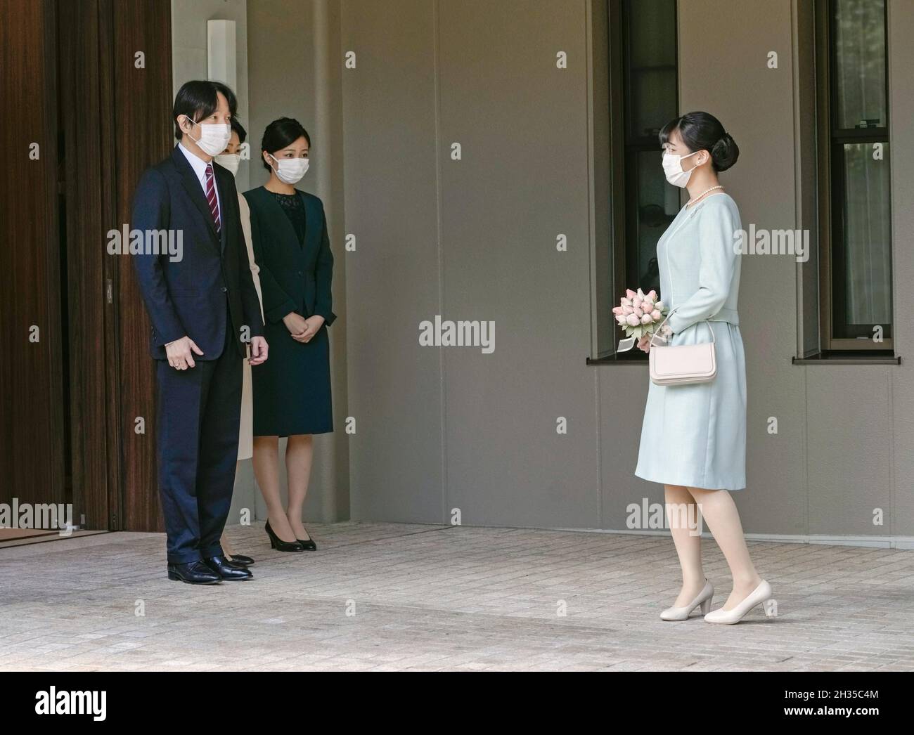 Japanese Princess Mako (R) leaves her family's residence in the Akasaka ...