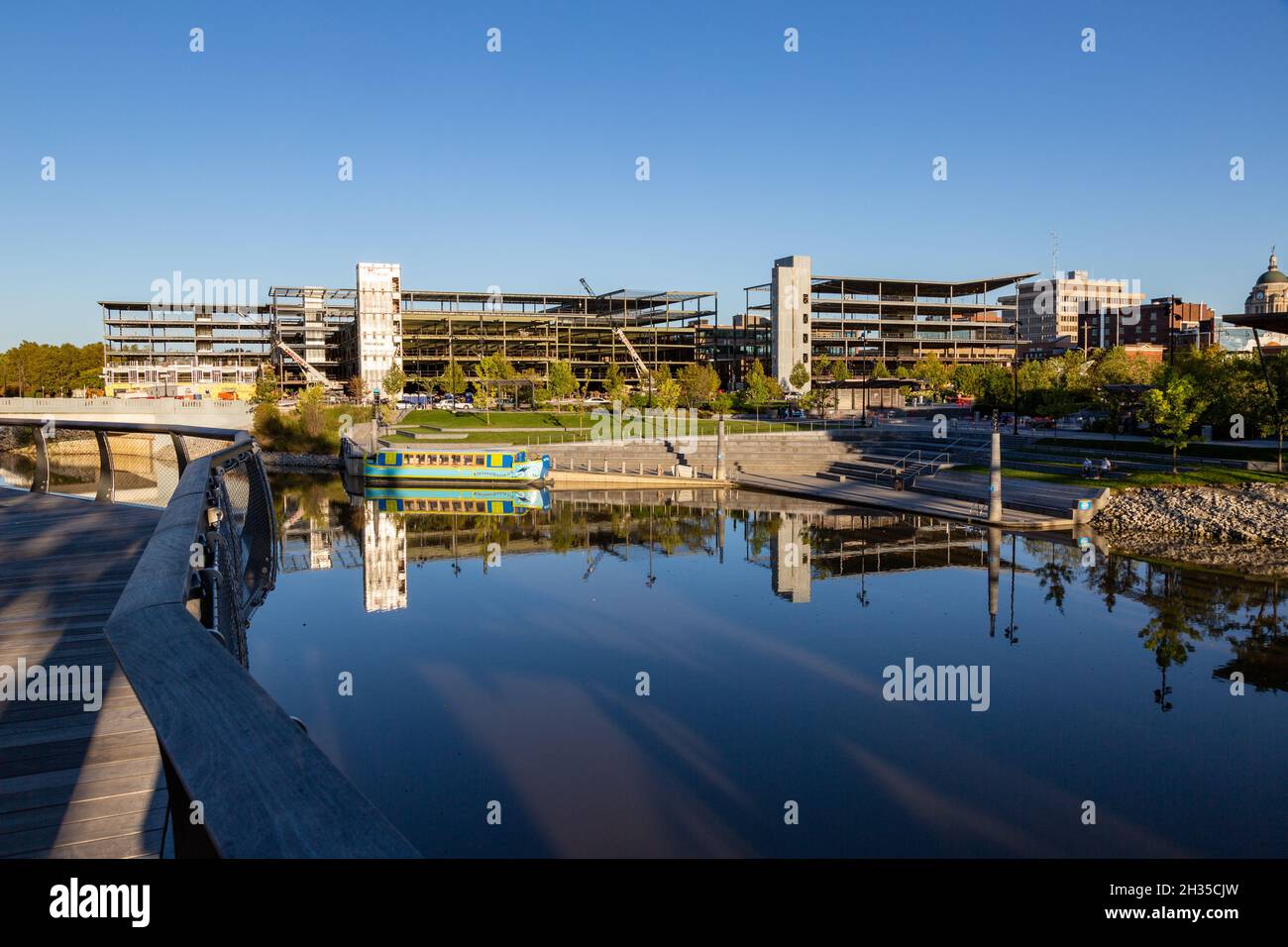 Riverfront breeze hi-res stock photography and images - Alamy