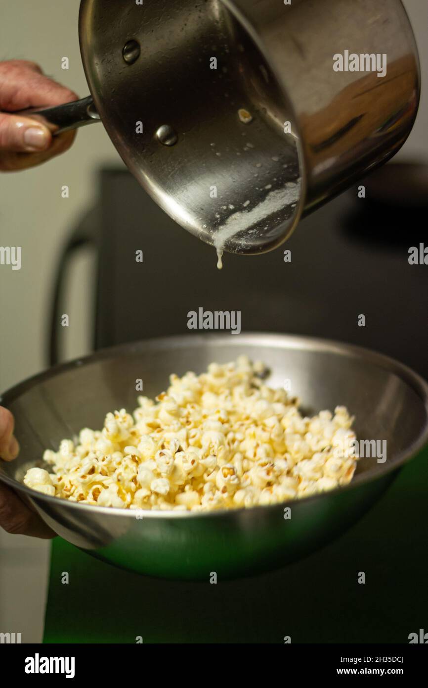 Hand shakes hi-res stock photography and images - Alamy