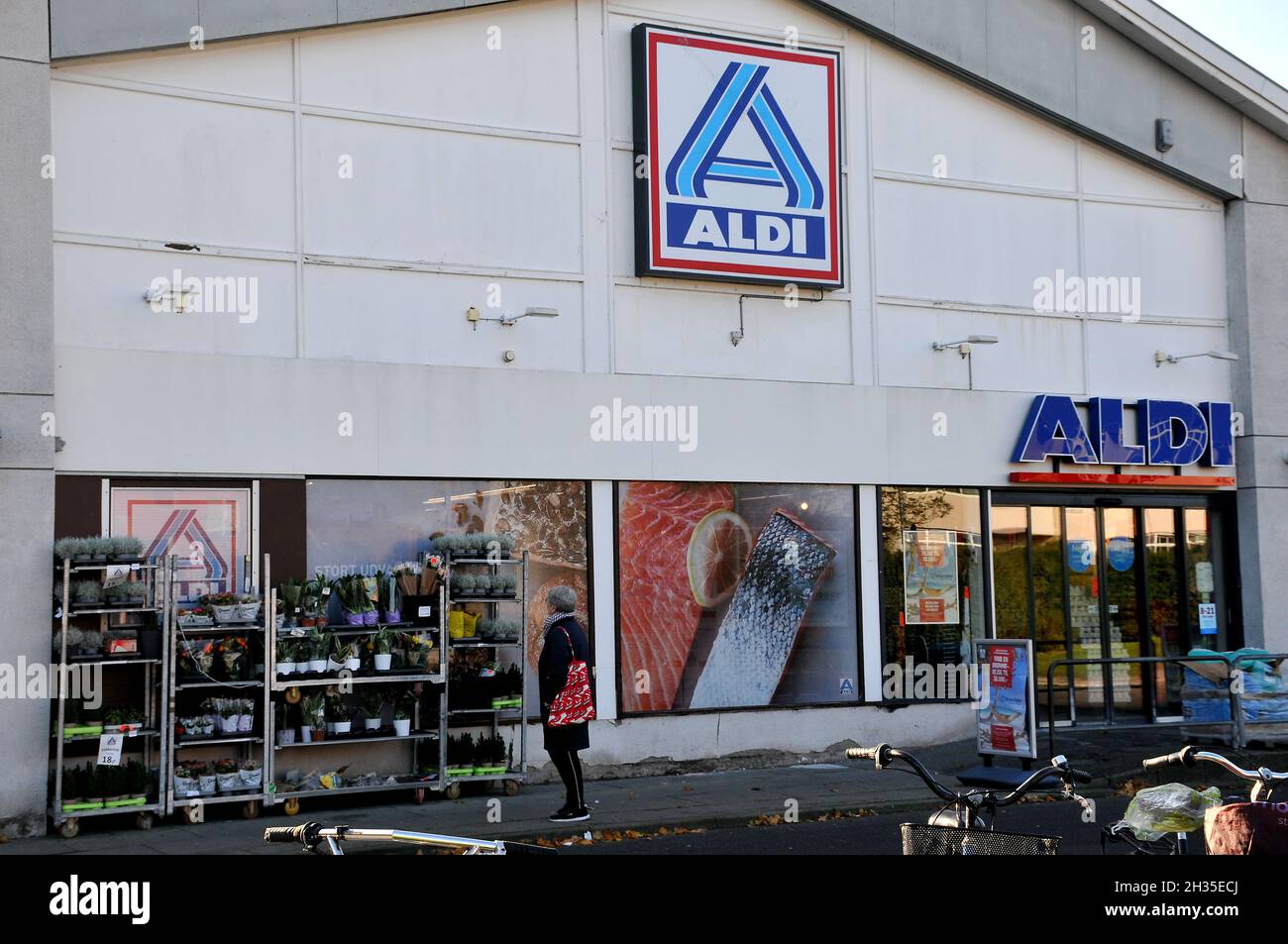 Copenhagen /Denmark / 25 October 2021 /Deutshce Aldi grocery store or ...
