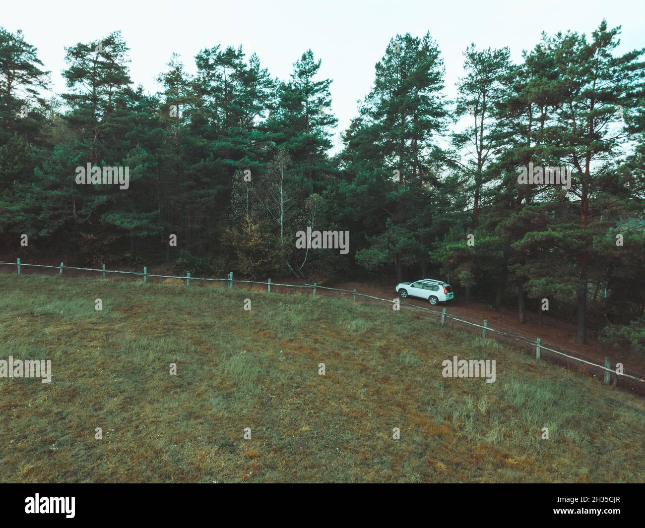 Directly above view suv car hi-res stock photography and images - Alamy