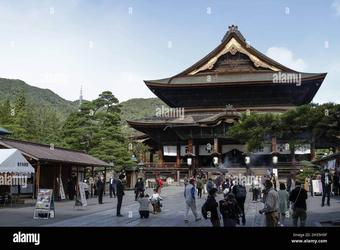 Statue of zenkoji temple hi-res stock photography and images - Alamy