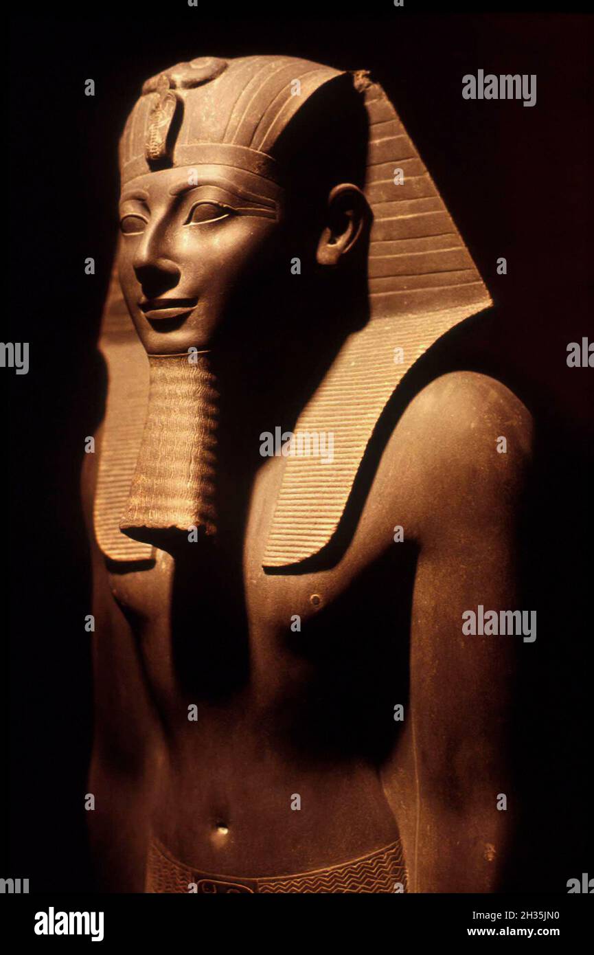 Pharaoh Tuthmosis III basalt statue, Luxor Museum, Luxor, Egypt Stock ...