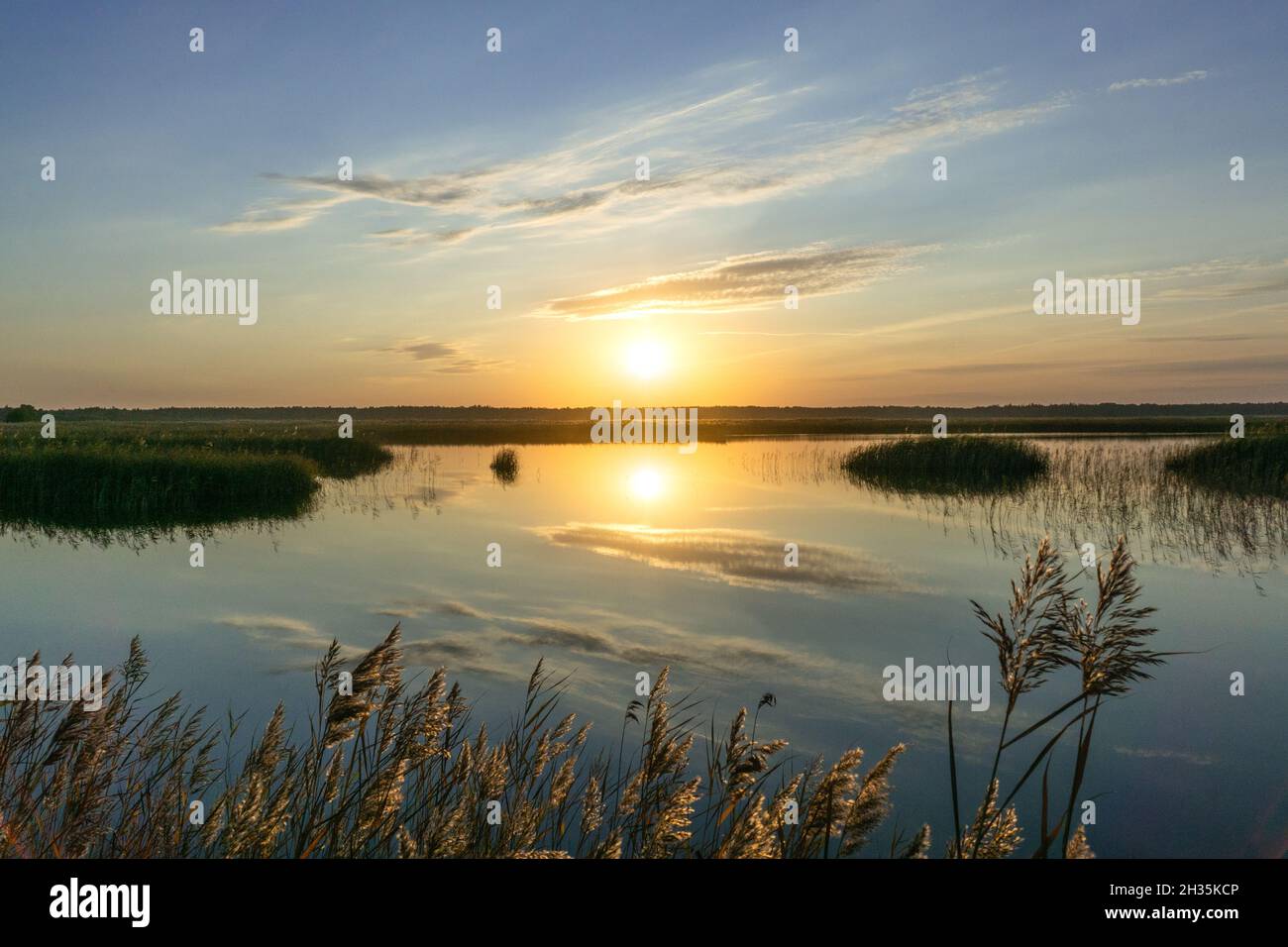 Symmetrical landscape hi-res stock photography and images - Alamy