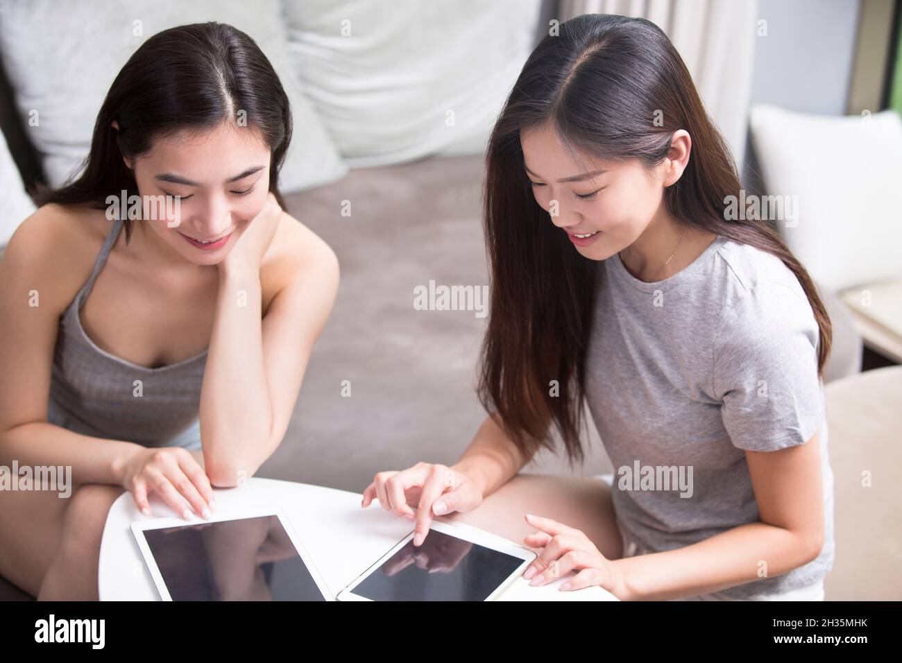 Two best friends using a laptop computer together Stock Photo - Alamy