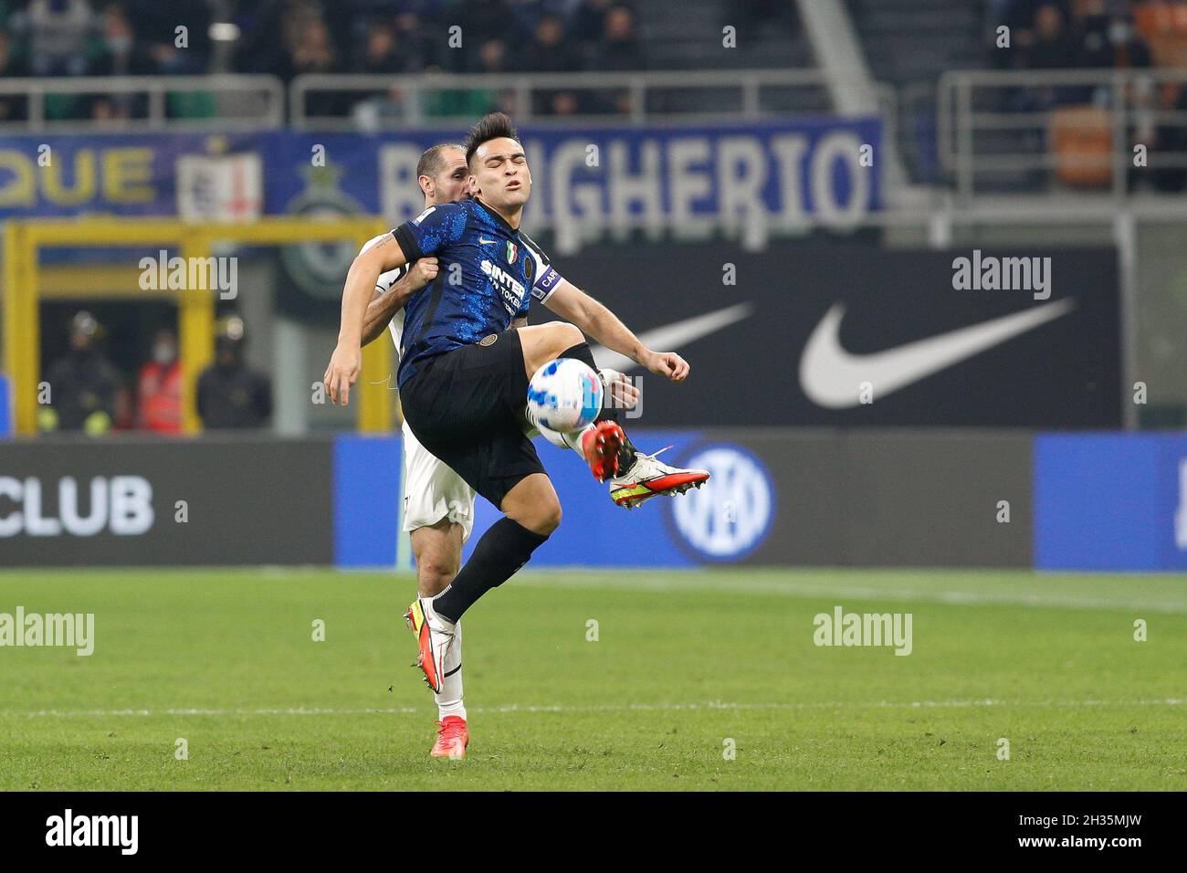 Acrobatic football players hi-res stock photography and images - Alamy