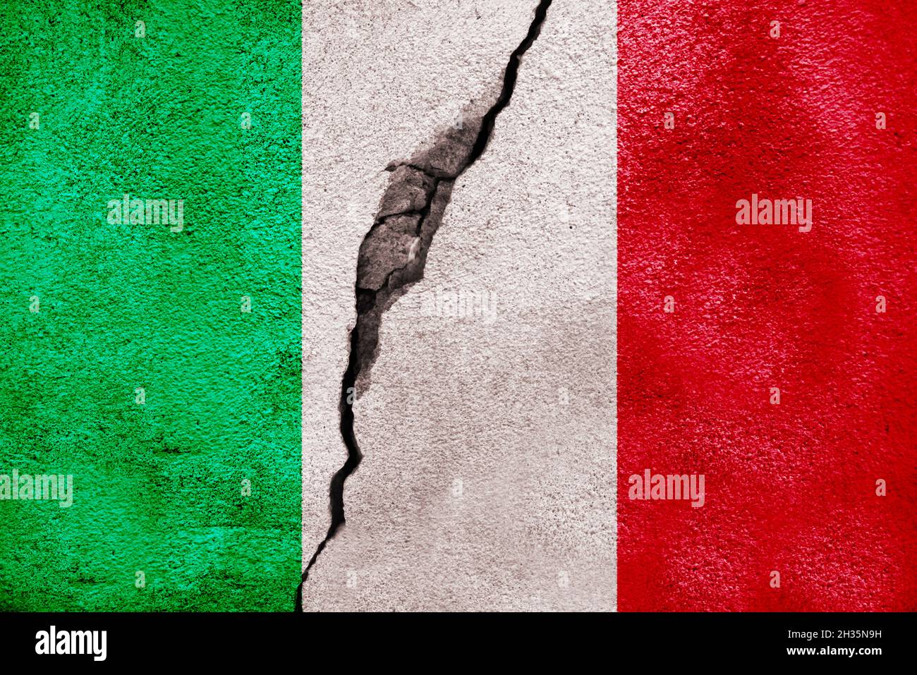 Italy Flag Cracked Wall High Resolution Stock Photography and Images ...
