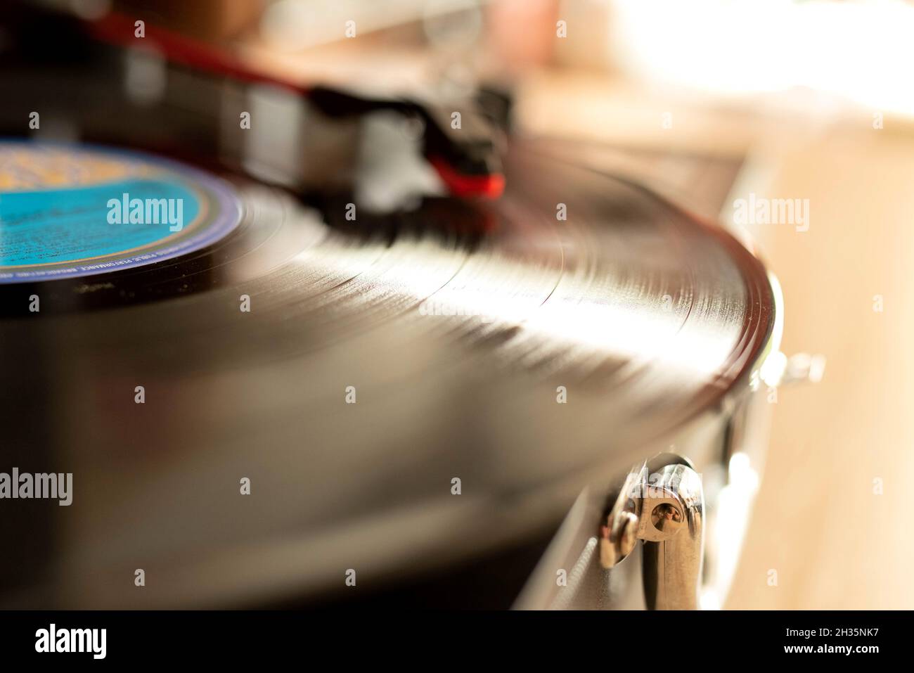 Music player playing vinyl hi-res stock photography and images - Alamy