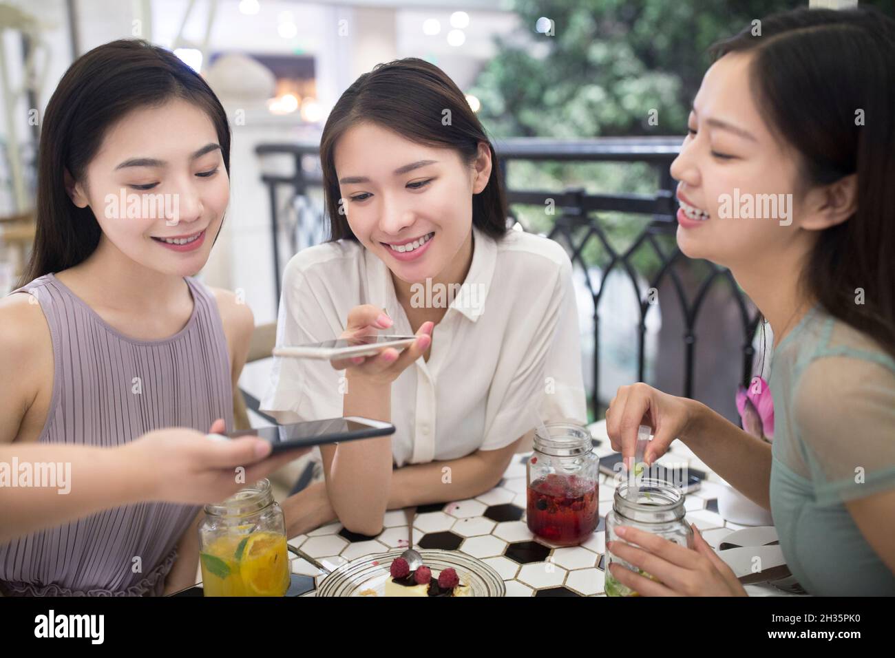 Three female friends bar hi-res stock photography and images - Alamy