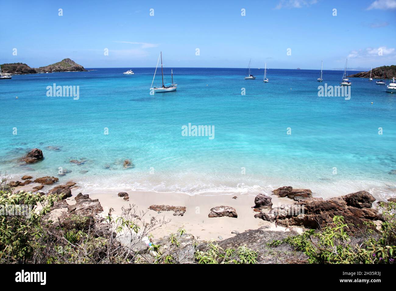 Beautiful white sand beach in the Caribbean sea Stock Photo - Alamy