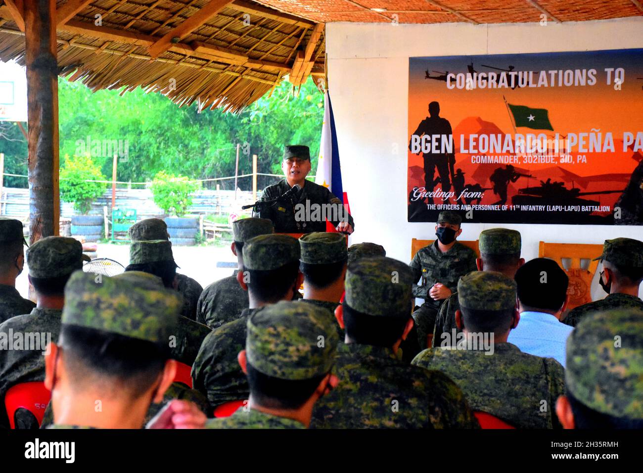 Philippine army commanding general lt hi-res stock photography and ...