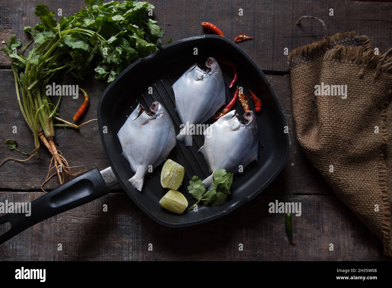 Pomfret fish hi-res stock photography and images - Alamy