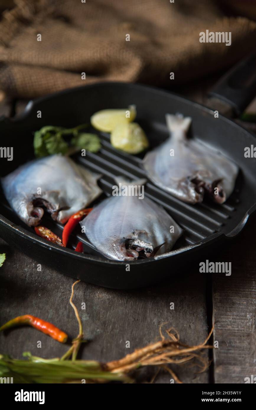 Pomfret fish hi-res stock photography and images - Alamy