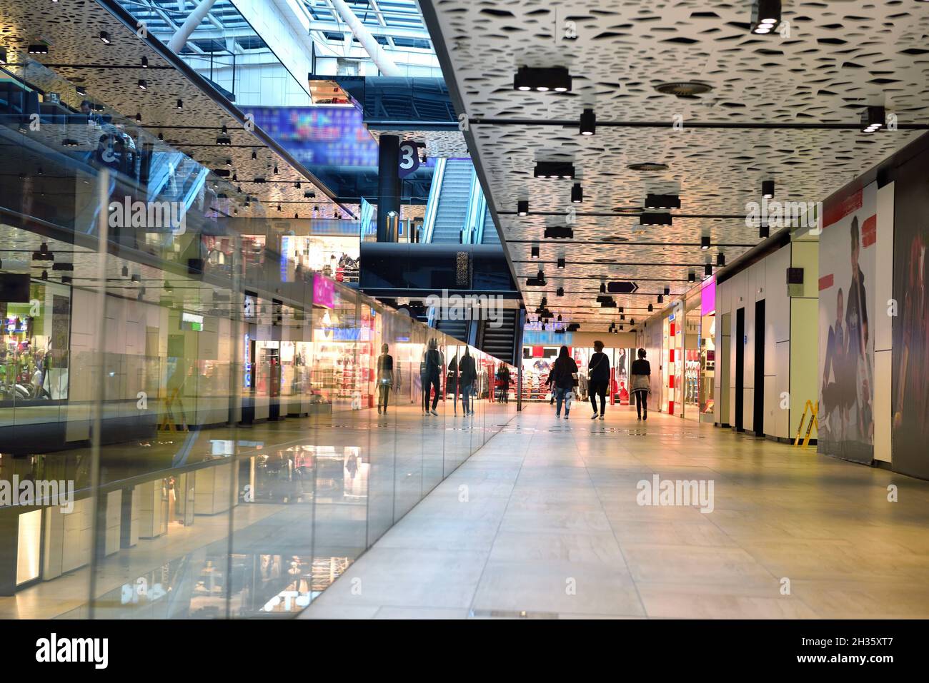 modern bright shopping mall indoor architecture Stock Photo - Alamy
