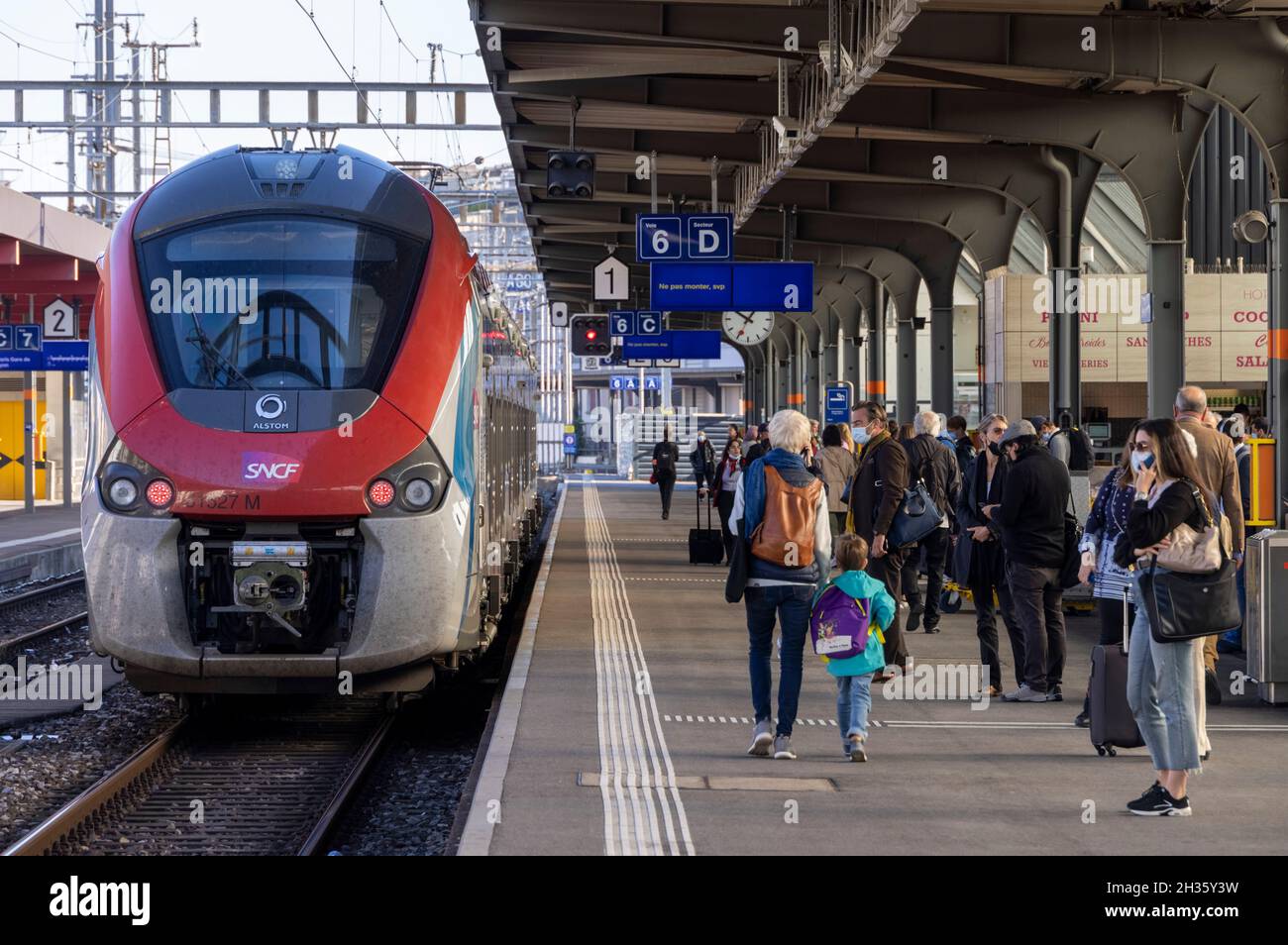passengers waiting for train, Geneva-Cornavin railway station, Geneva ...