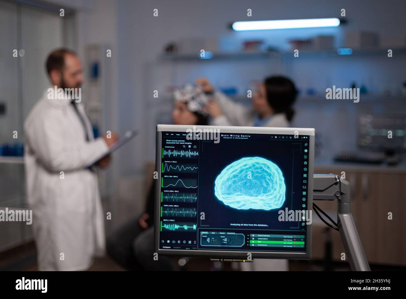 Eeg brain screen hi-res stock photography and images - Alamy