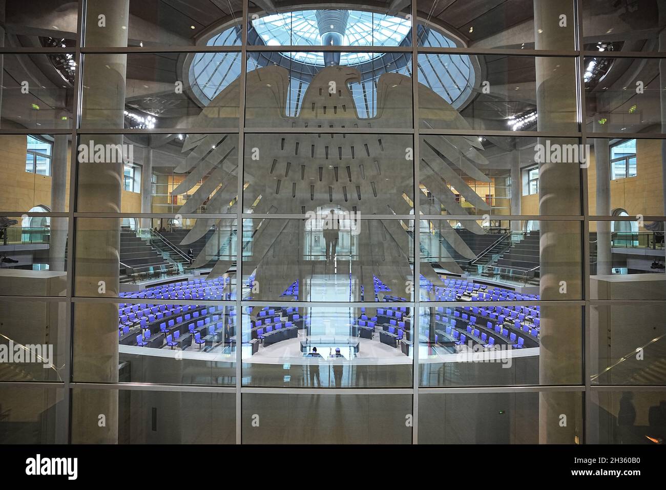 Berlin, Germany. 26th Oct, 2021. View of the plenum before the ...
