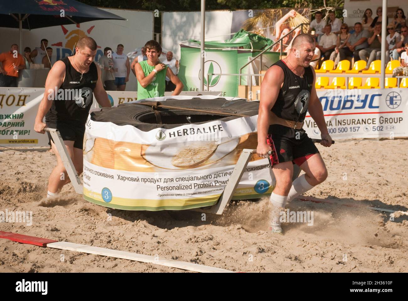 Man carrying a large stone hi-res stock photography and images - Alamy