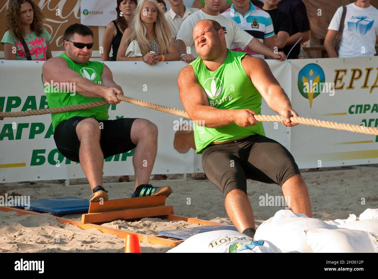 Strongmen hi-res stock photography and images - Alamy