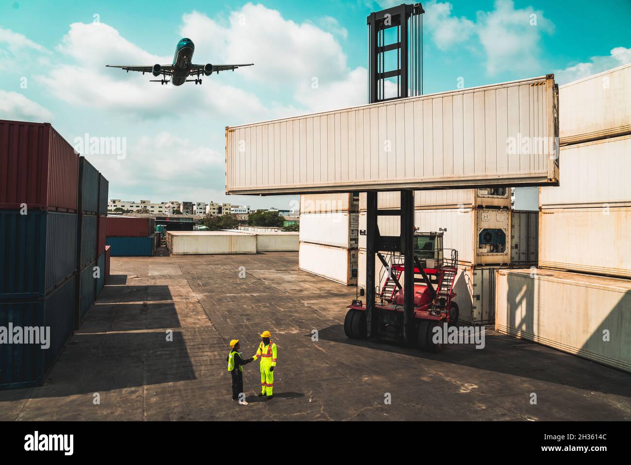 Construction supply chain logistics hi-res stock photography and images ...