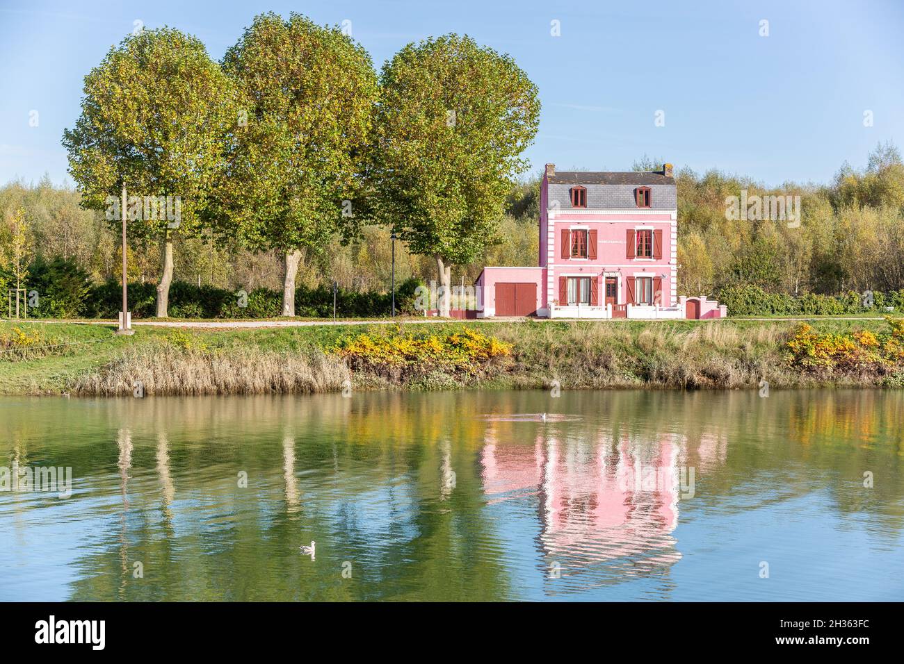 Edge Of A Channel High Resolution Stock Photography and Images - Alamy