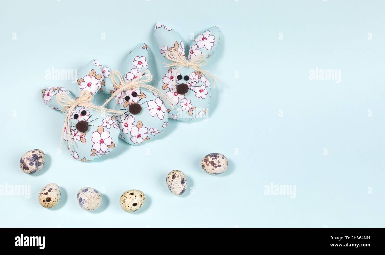 Flat lay Easter symbols arrangement. Quail eggs and DIY textile Easter ...