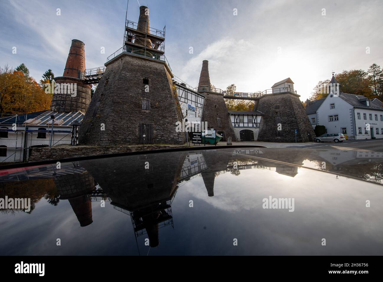 25 October 2021, Saxony, Pockau-Lengefeld: The historic Lengefeld lime ...