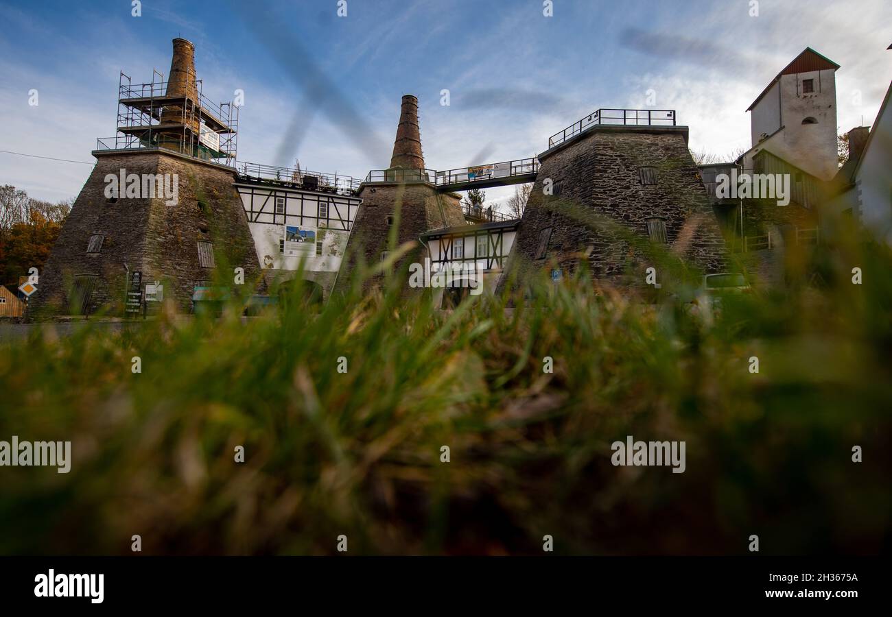 25 October 2021, Saxony, Pockau-Lengefeld: The historic Lengefeld lime ...