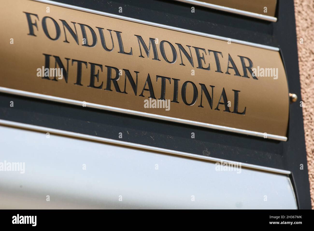 International monetary fund logo hi-res stock photography and images ...