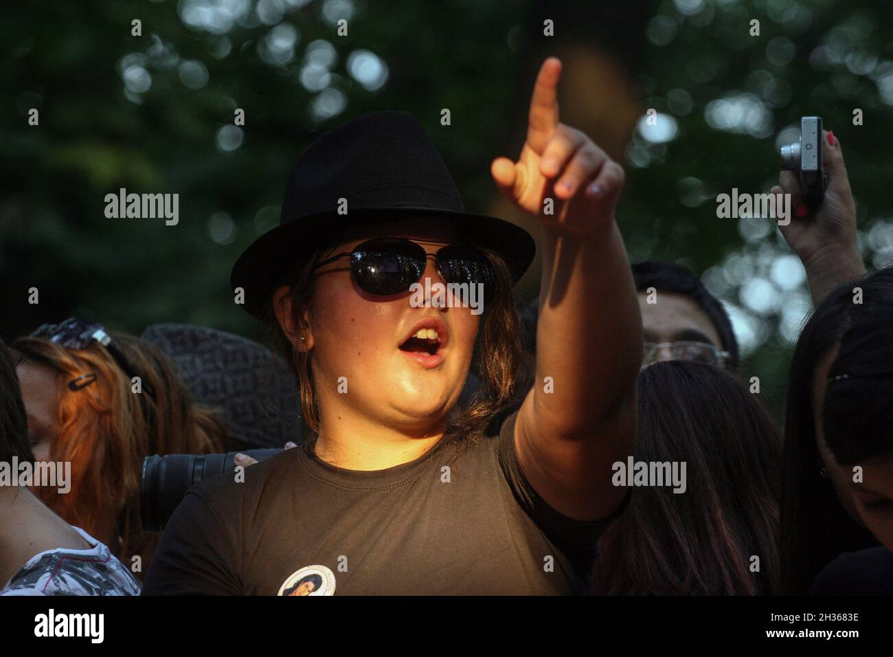 Michael jackson concert crowd hi-res stock photography and images - Alamy