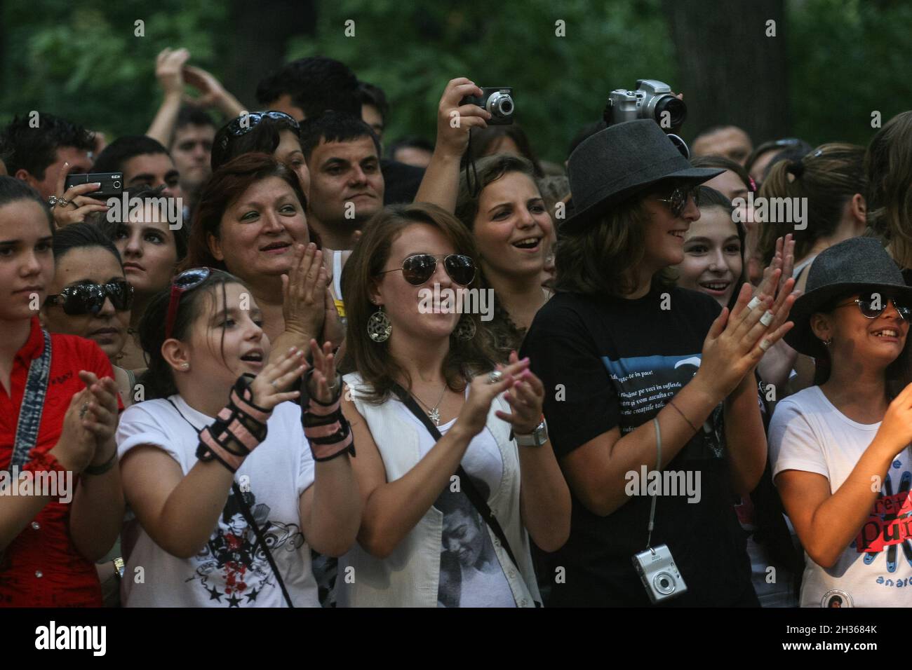 Michael jackson concert crowd hi-res stock photography and images - Alamy